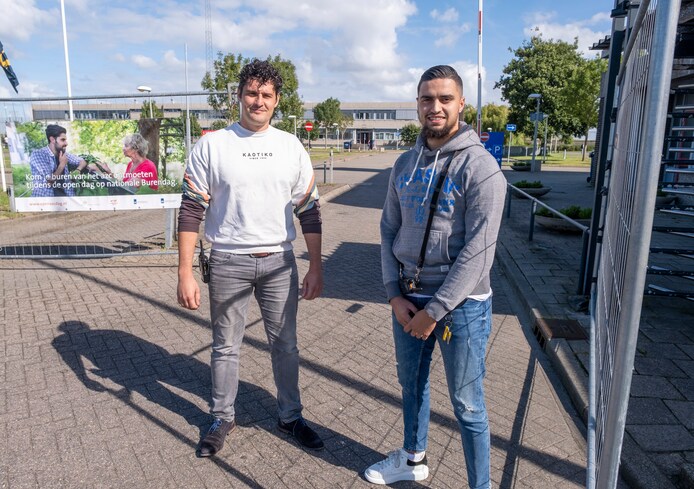 Hongerstakers noodopvang Vlissingen krijgen uitleg over tijdrovende ...