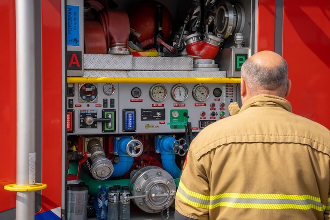 Persoon te water Spoorstraat in Oost-souburg | Regio | PZC.nl