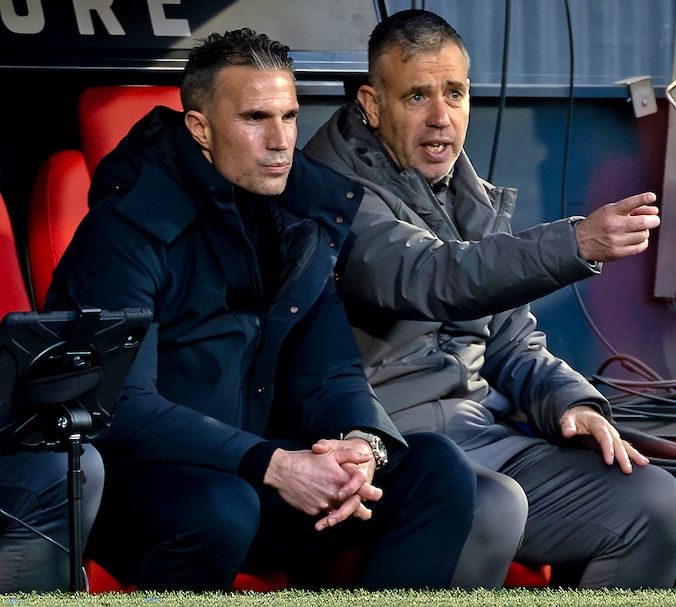 Na Robin van Persie vertrekken ook René Hake en Brian Pinas bij ...