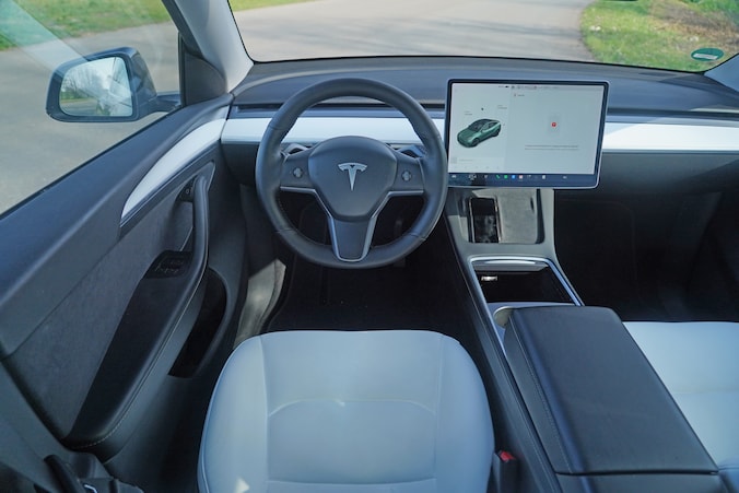 Tesla-rijders misleiden autopilot met plastic poppen: auto denkt dat je ...