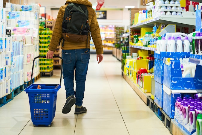 ABN Amro verlaagt groeiverwachting economie vanwege Iranoorlog | Nieuws ...