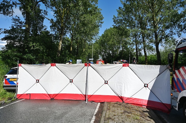 Bestuurder overleden nadat boom op auto valt in Boxtel | Nieuws | PZC.nl
