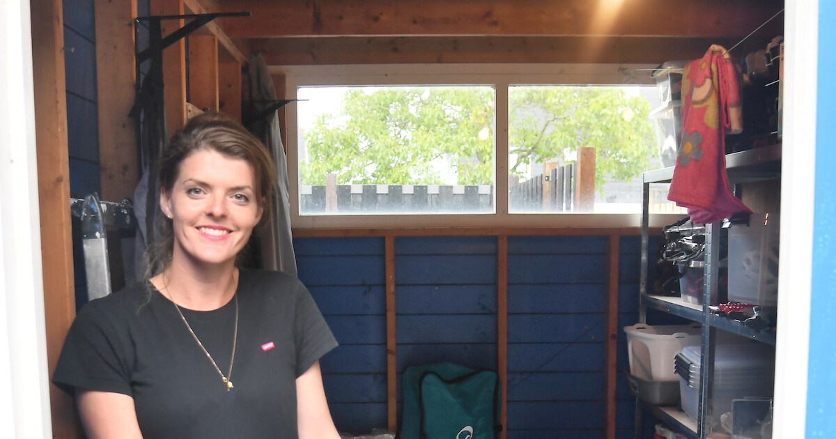 Opruimcoach Anne schept orde in een propvolle schuur: ‘We konden amper ...
