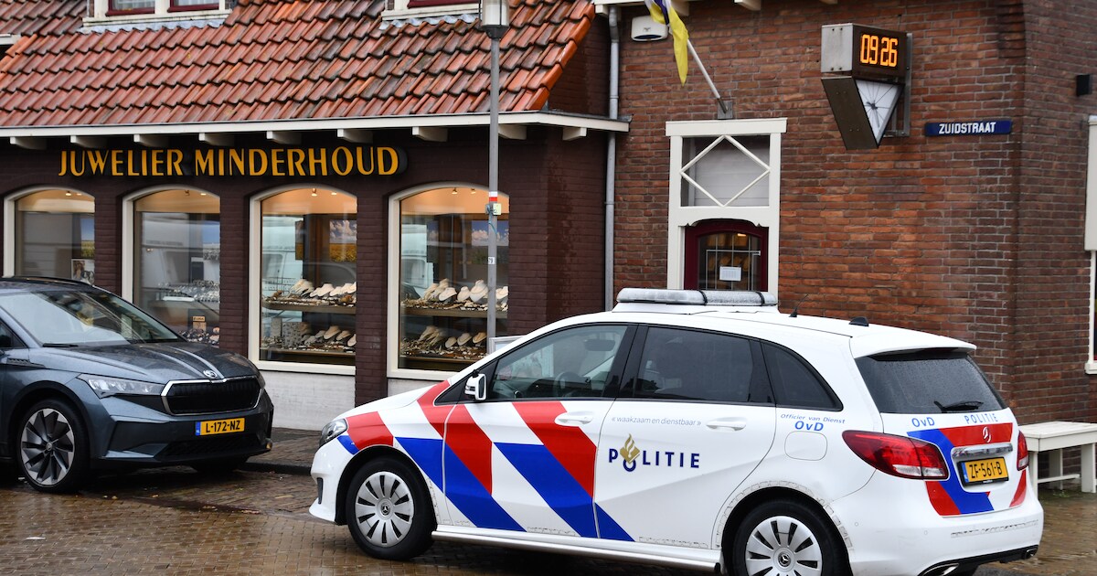 Bij brutale overval op Juwelier Minderhoud werd gedreigd met een ...