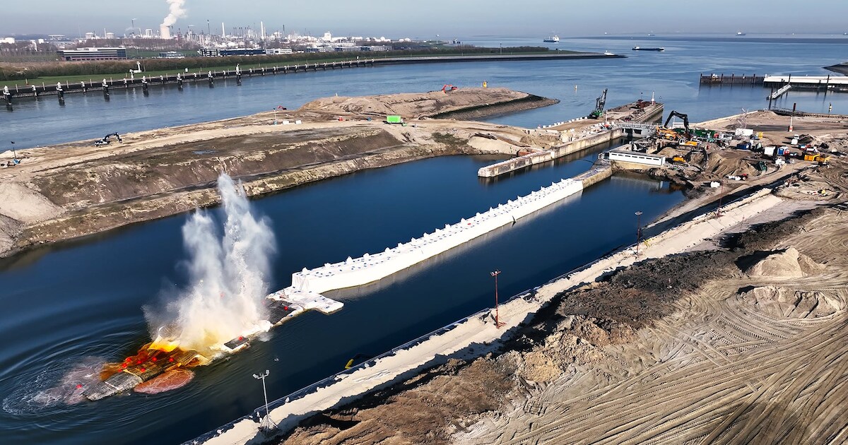 Tweede poging nieuwe plof Middensluis Terneuzen slaagt wel ...