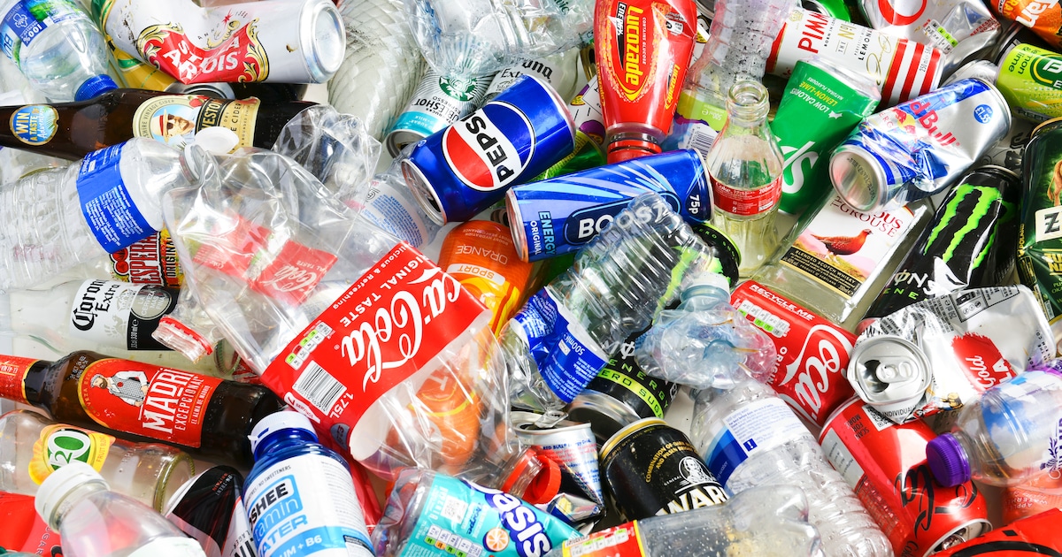 Speciale statiegeldbakken in Zierikzee voor blikjes en flesjes ...