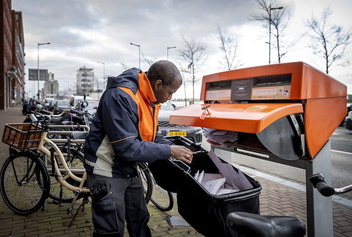 PostNL gaat brievenbussen niet meer ‘s avonds legen: ‘Alleen kleine ...