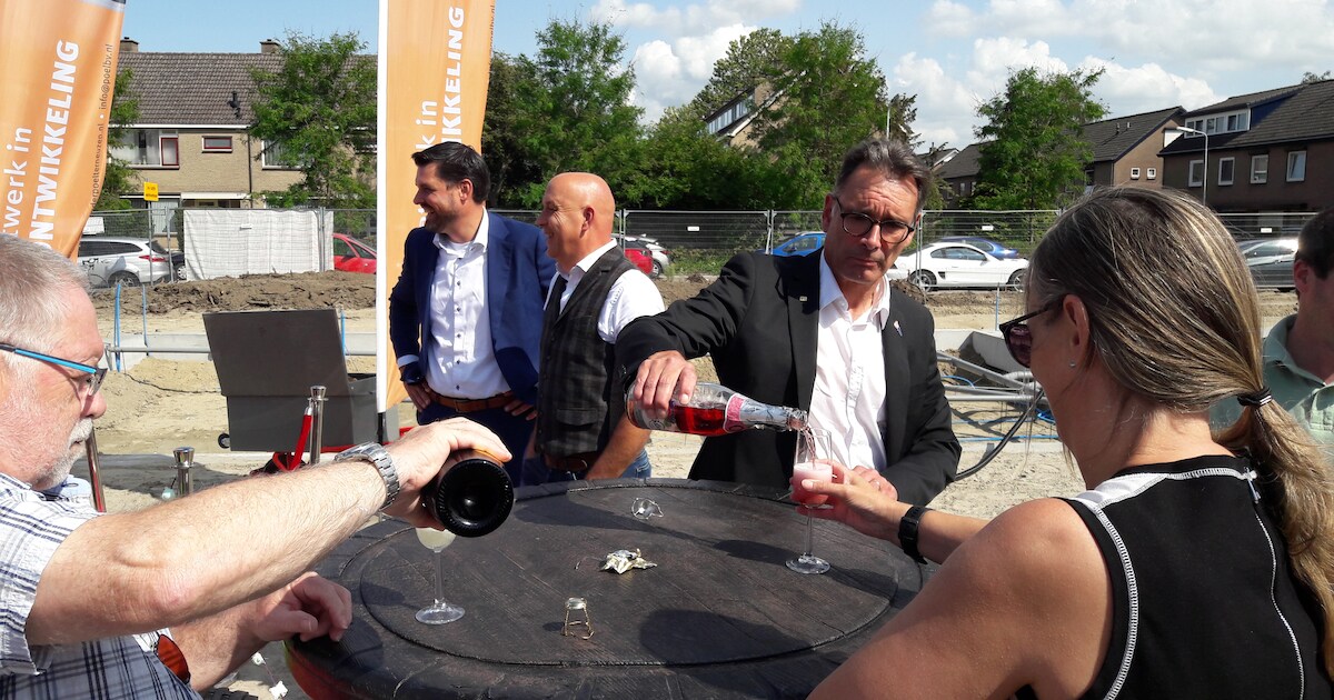 Champagnekurken knallen bij officiële start nieuwbouw Madame Curiehof ...
