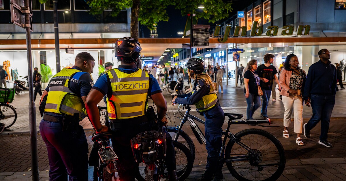 Undercover-boa’s zagen hoe man een jonge vrouw bij haar heupen greep ...