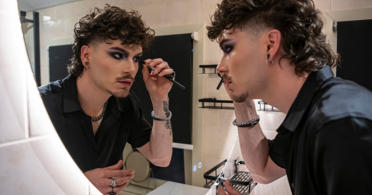 R-Jaye miste een rolmodel in zijn leven, dus werd hij zijn eigen ...