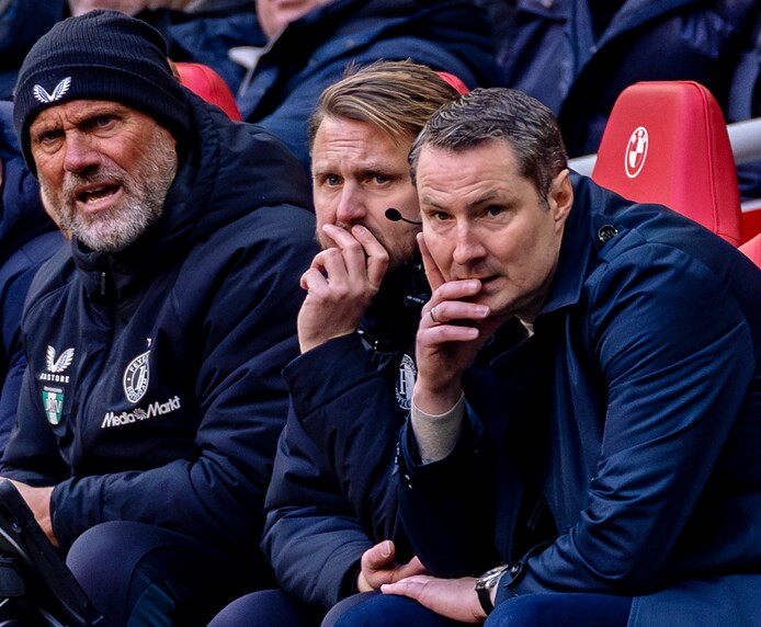 Crisistijd, veel blessures en clash met PSV, maar Brian Priske blijft de rust zelve | Rotterdam ...