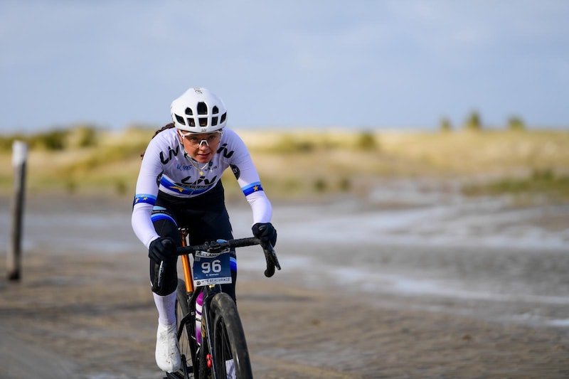 Ramses Bekkenk nog altijd snel op het strand: ‘Ik fiets nu met jongens ...
