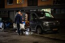 Buren zien hoe verdachte drie schietpartijen ‘met zak over zijn hoofd’ wordt afgevoerd, ook 81 ...