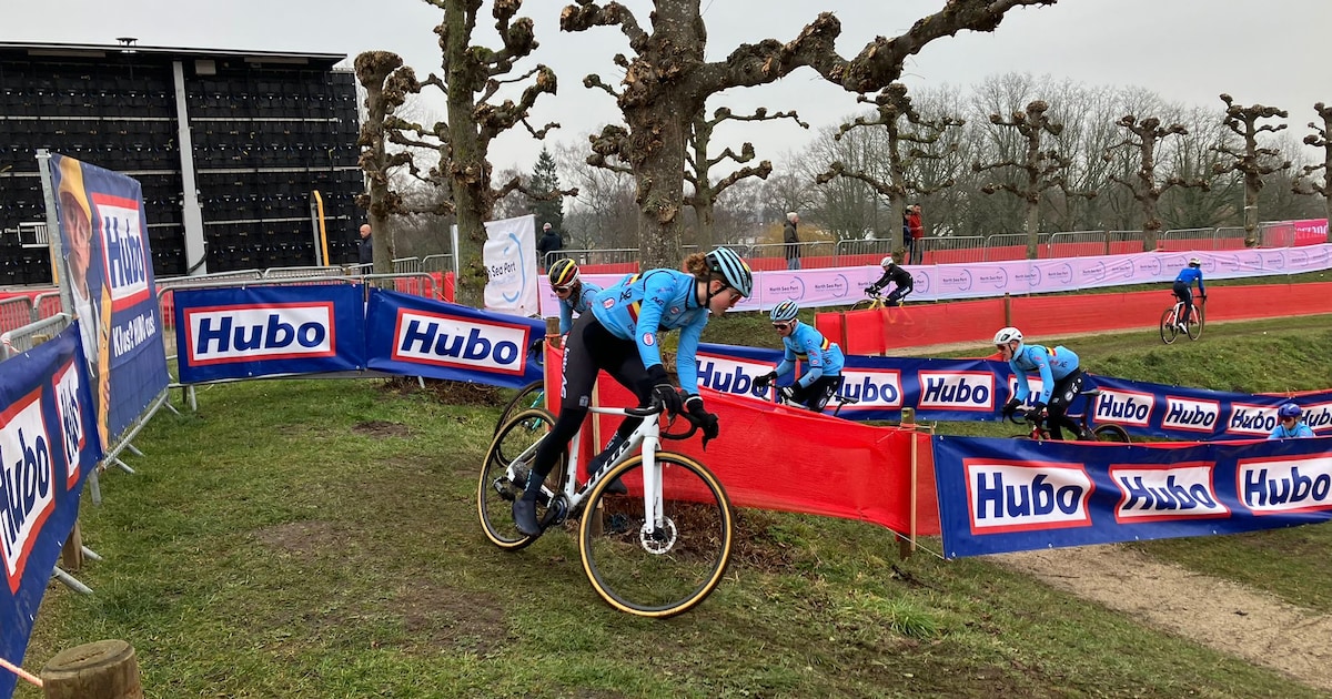 Eerste training van het WK veldrijden trekt veel bekijks in Hulst: ‘Het veranderde bijna per dag ...