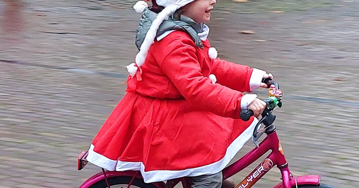 Fanatieke Santa op de fiets | Regio | PZC.nl