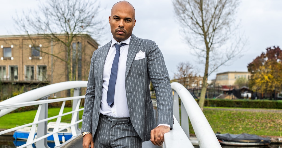 Opgepakte Vito Shukrula: advocaat van de ‘gangsters’, in driedelig pak ...