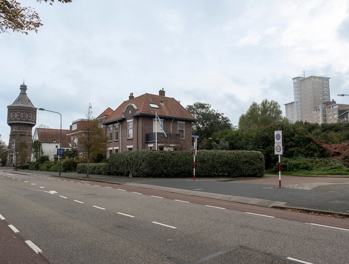 Zwervers bivakkeren diep in een bos in de binnenstad van Vlissingen ...