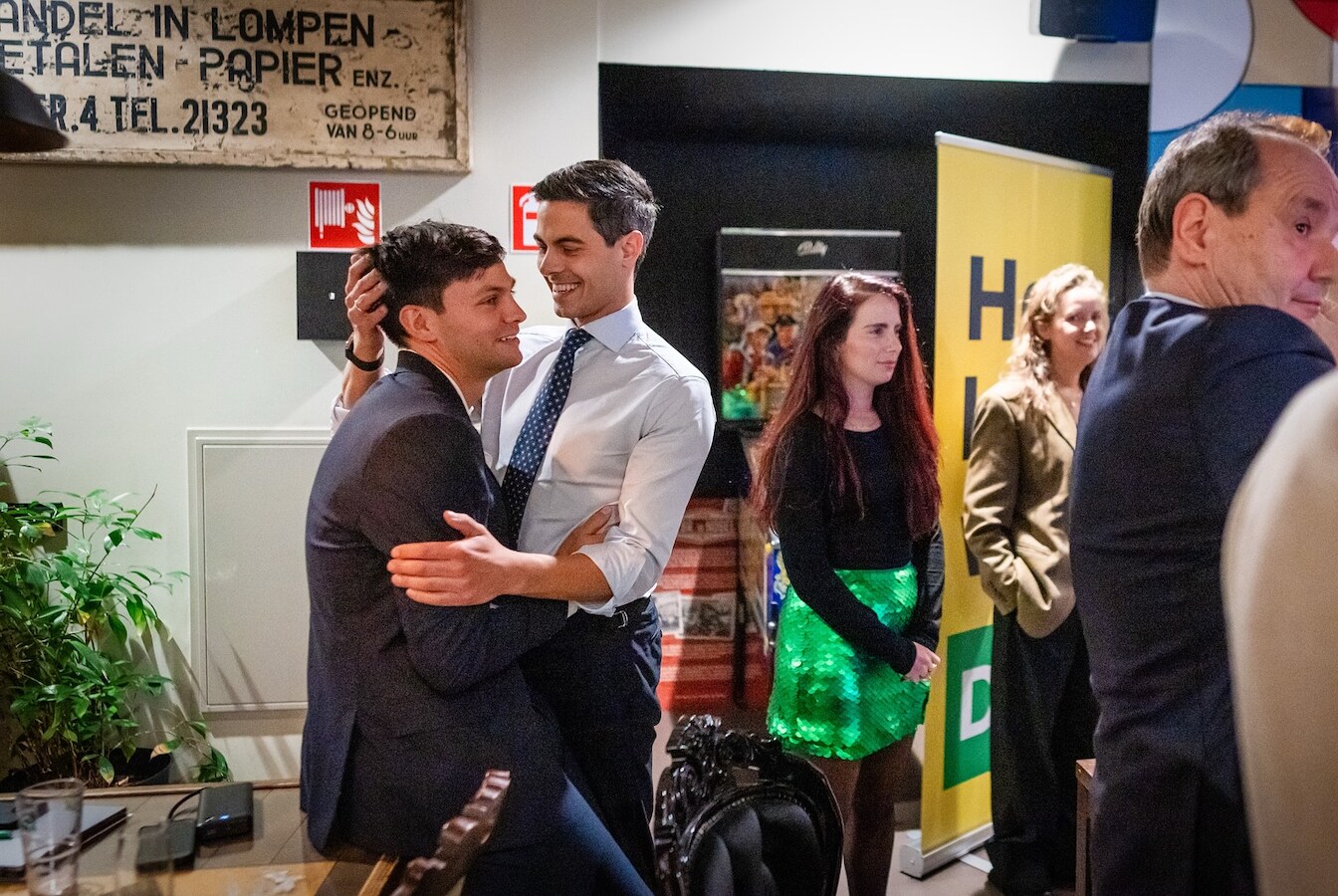 Hij werd uitgemaakt voor ‘stinkhomo’ en ‘pisnicht’, maar nu wordt ...