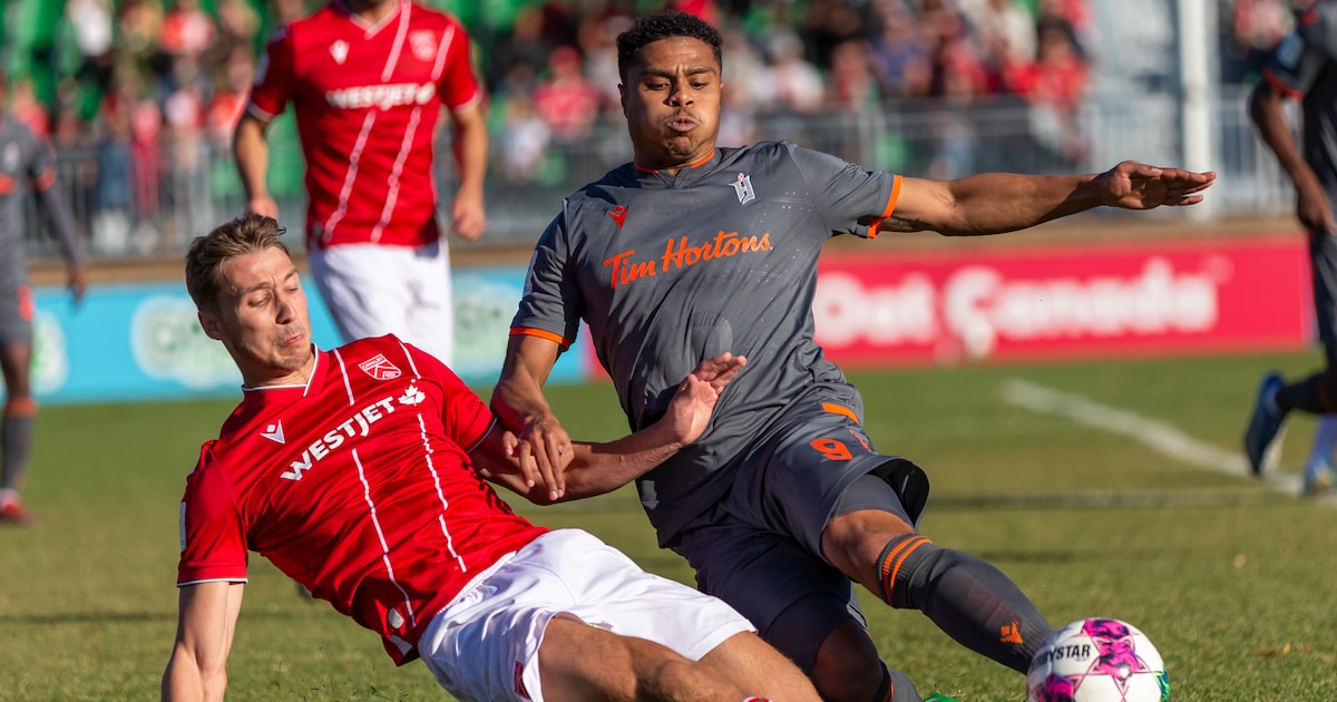 Daan Klomp maakt in Canada herinneringen voor het leven: ‘Ik ben hier een betere voetballer ...