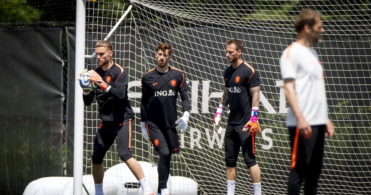 Doelman Bart Verbruggen op besloten training van Oranje voor duel met ...