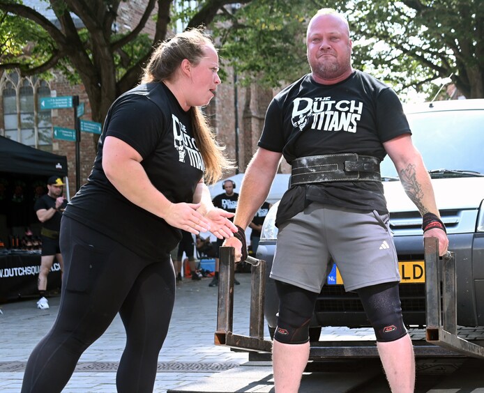 Wie is de sterkste van heel Zeeland? ‘Komaan, omhoog met dat ding ...