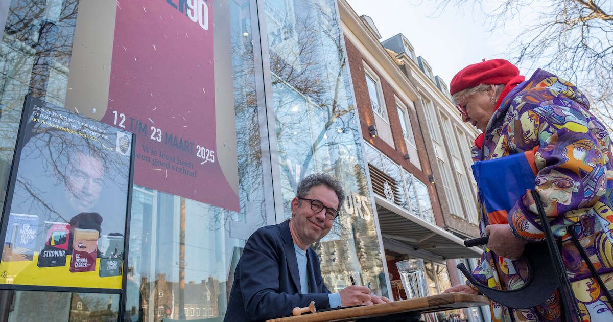 Ook Tonny (88) staat in de rij voor schrijver Boekenweekgeschenk ...