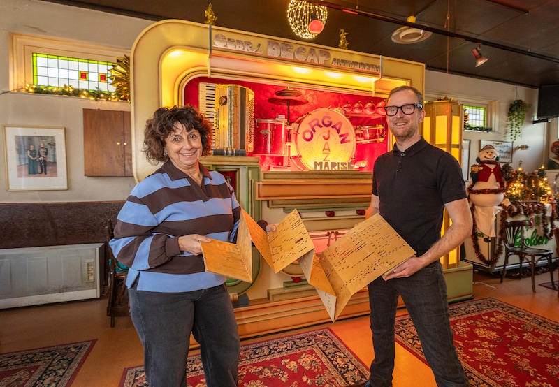 Dave von Raven (The Kik) zet zeldzaam Decap-orgel in Café Baarends ...